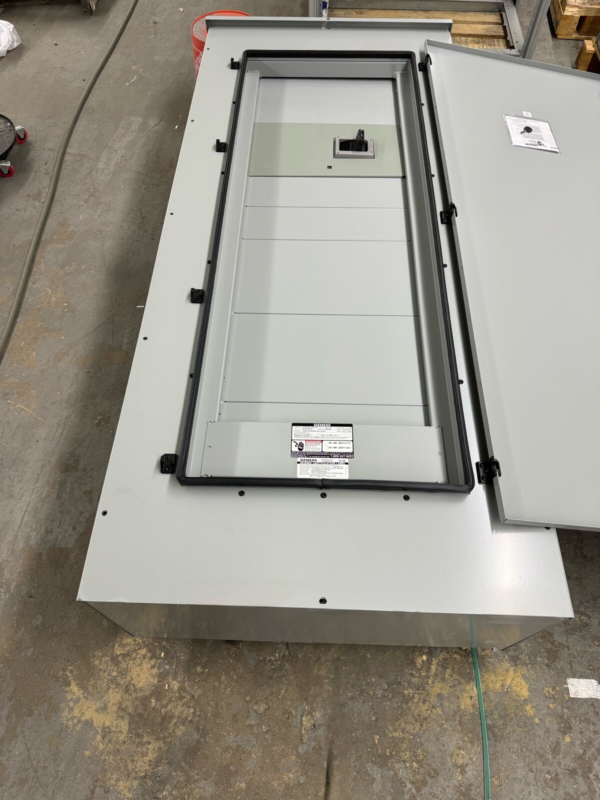 NEW SIEMENS P5 90” 1200 AMP MAIN BREAKER PANEL 3R 3PHASE 4WIRE 120/208 ...