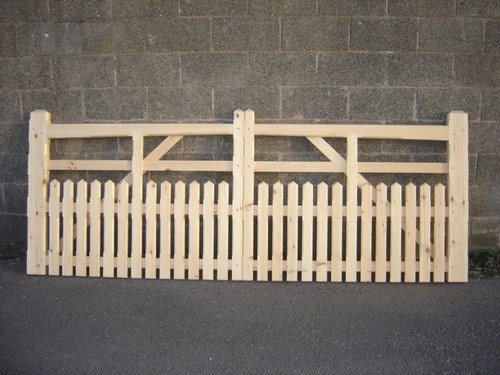 Wooden half paling, drive entrance gates 6ft each or made to measure ...