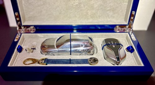 MASERATI Quattroporte Aluminum Chrome Paperweight Gift Box Set, Scale 1 ...