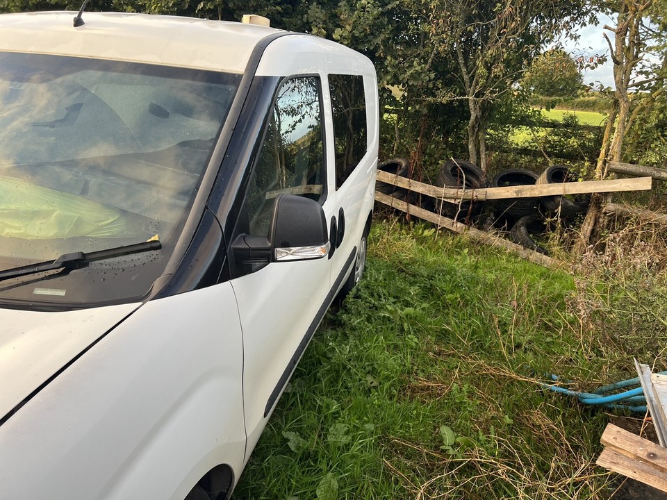 2014 vauxhall combo van x1 wheel nut, breaking all parts, 1.3 cdti ...