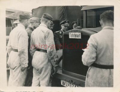 Photo, WWII, H.-G. barracks of the Fallsch.-Pz.-Div. 1 H.G., b.der Inst ...