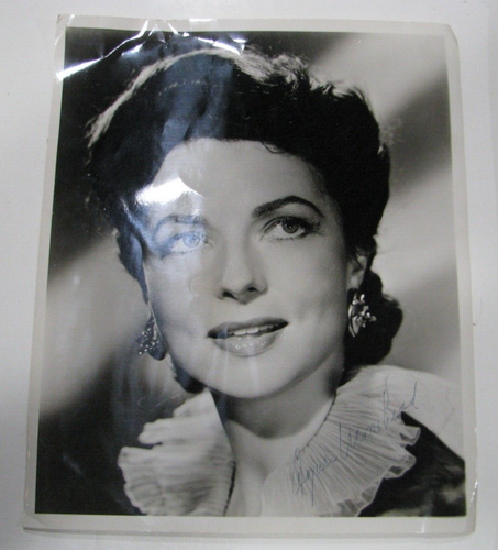 Agnes Moorehead Autograph Signed Photo 8x10 Endora Bewitched Oscar ...