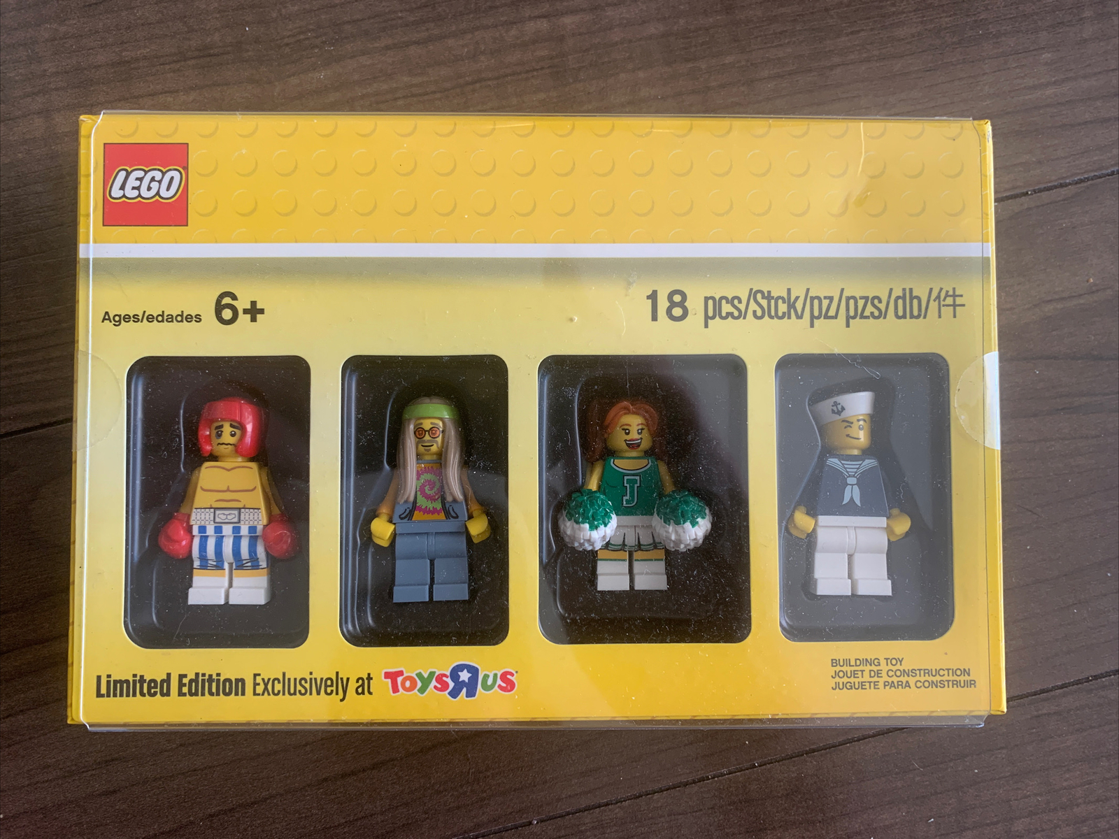 LEGO Collectable MINIFIGURES: Classic Minifigure Collection (5004941 ...