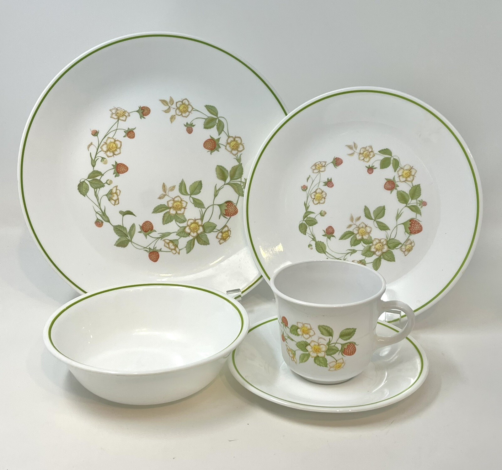 Corelle STRAWBERRY SUNDAE Dinnerware Set ~ 5 Piece Set | eBay