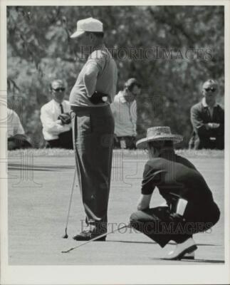 1962 Press Photo Pro golfer Billy Casper on a putting green - afa16921 ...