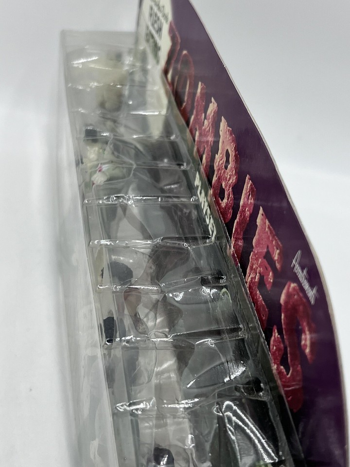 Zombies Playset Figures, Glow In The Dark Flesh Eating, Accoutrements ...