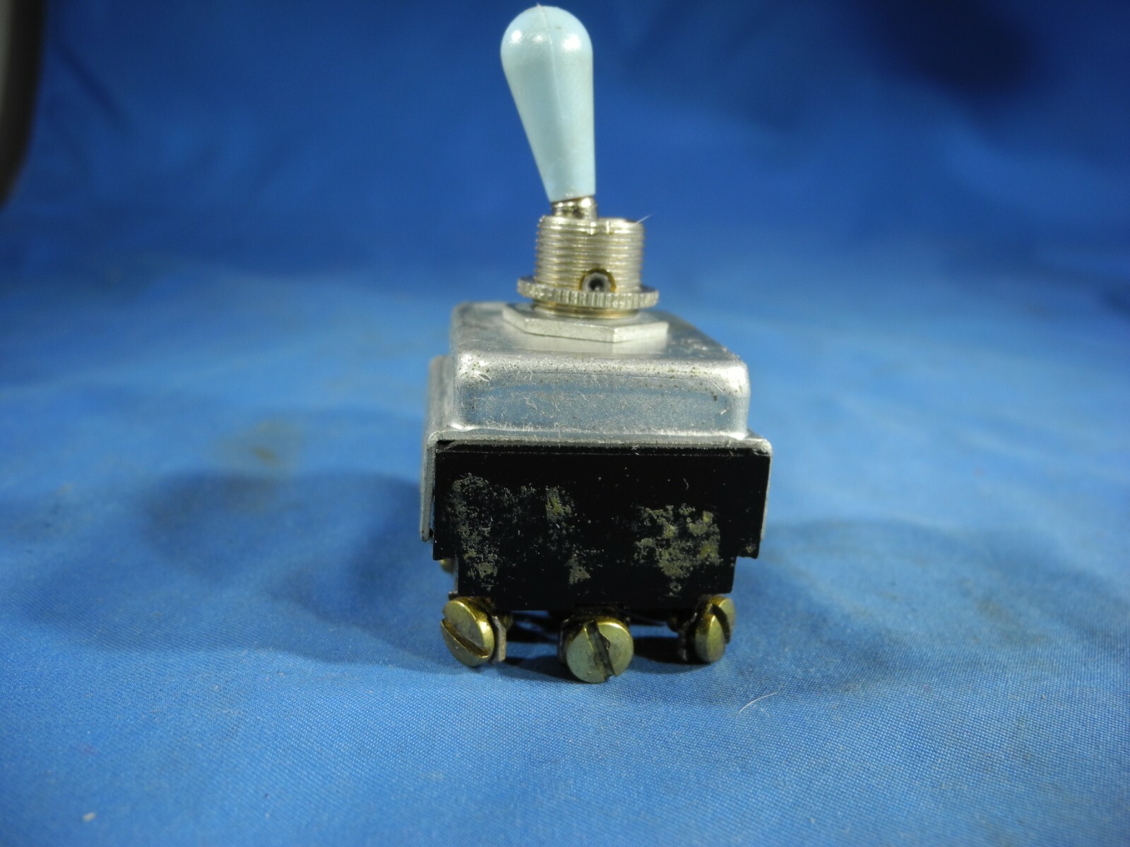 Und. Lab ON/OFF Switch 10-15A 125-250V 3/4 HP LIGHT BLUE SWITCH | eBay