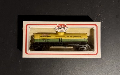 Model Power HO Scale 40' single dome chemical Tank Car #6921 DuPont ...
