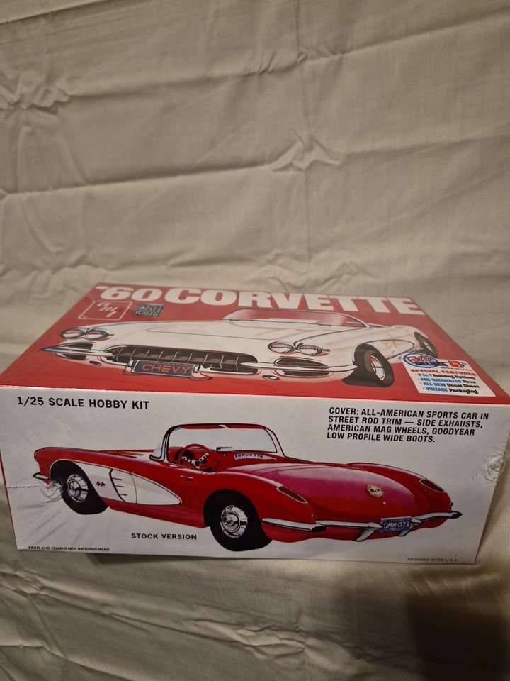 AMT Street Rods Retro Deluxe '60 Corvette 1:25 Scale Model Kit Factory ...