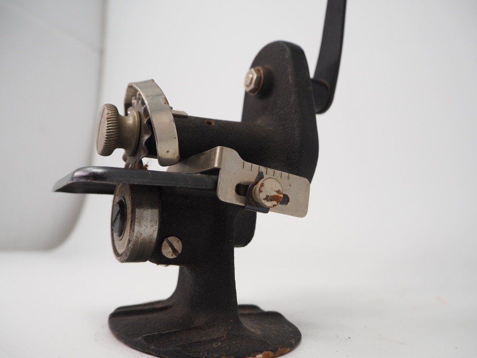 Singer USA Pinker Hand Crank Ball Bearing Pinking, Sewing Equipment | eBay
