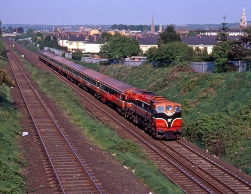 PHOTO NORTHERN IRELAND RAILWAY CIE 071 HEADS SOUTH ON 14 MAY 1994 WITH ...