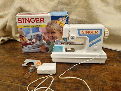 Vintage SINGER Chainstitch childs Sewing Machine Britains Petite 1990 ...