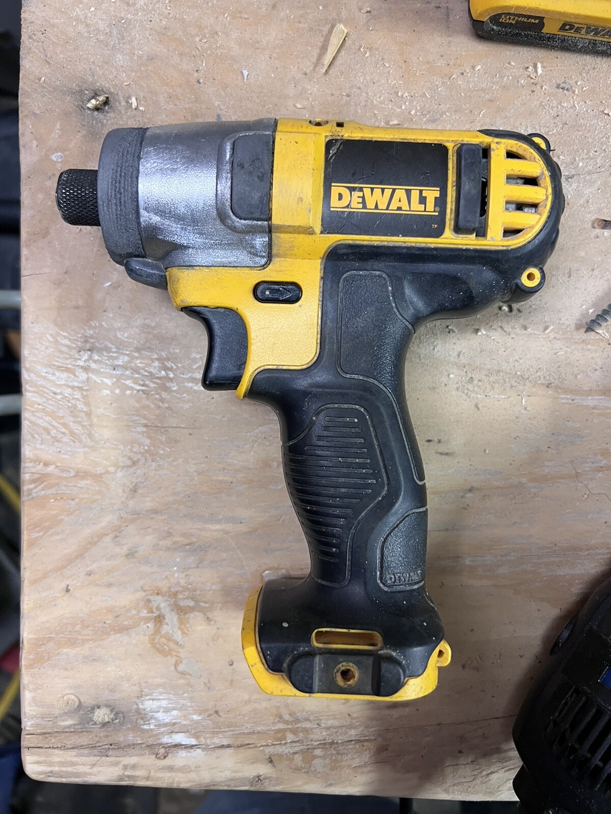 DEWALT ATOMIC 12V MAX 1/4 inch Cordless Impact Driver (Tool Only ...