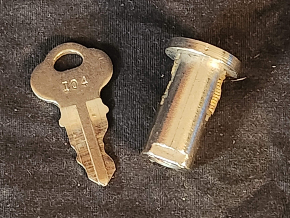 REPLACEMENT LOCK and KEY FOR OAK ACORN GUMBALL/PEANUT MACHINE- 020 | eBay