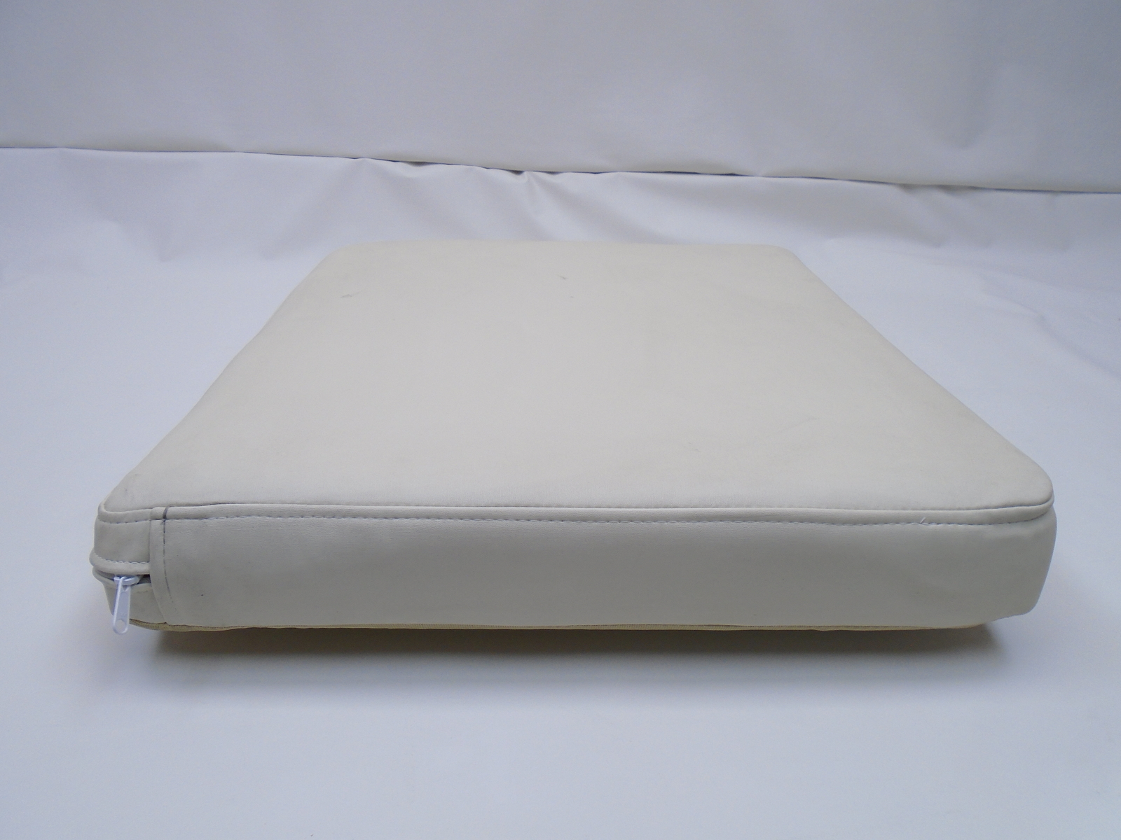 PARKER 28 V- BERTH WALK AROUND CUSHION 165530 - 17 OFF WHITE MARINE ...