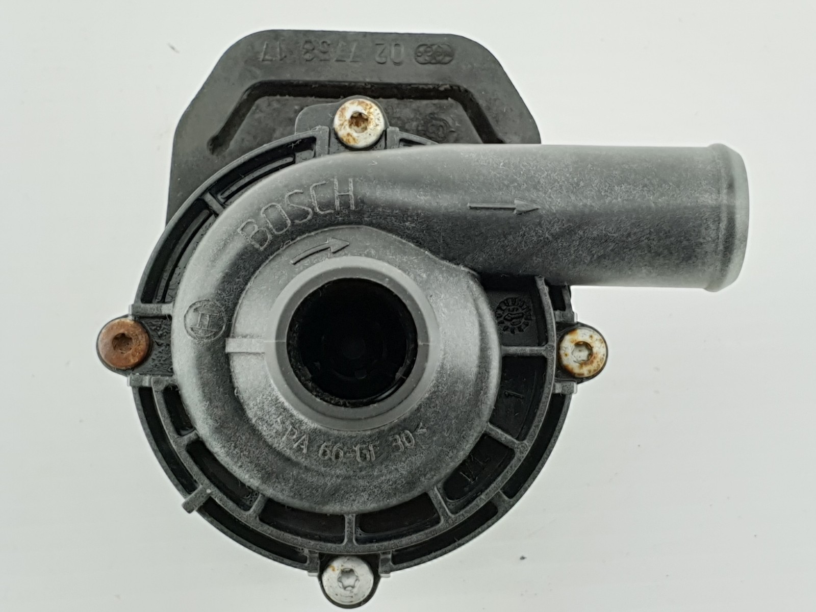 Mercedes Benz E280 2003-2009 Additional Water Pump Bosch A2118350264 ...