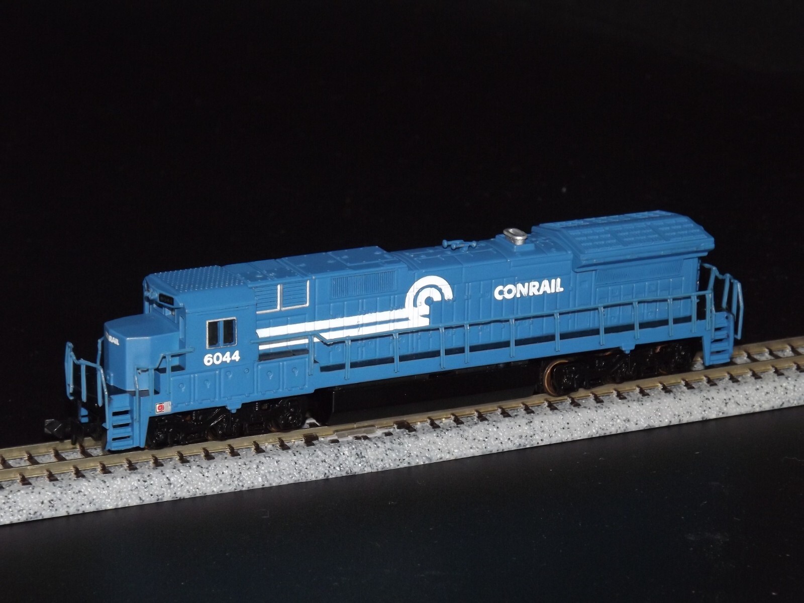 Bachmann Spectrum N Scale DASH-8 Diesel Locomotive Conrail #6044 | eBay