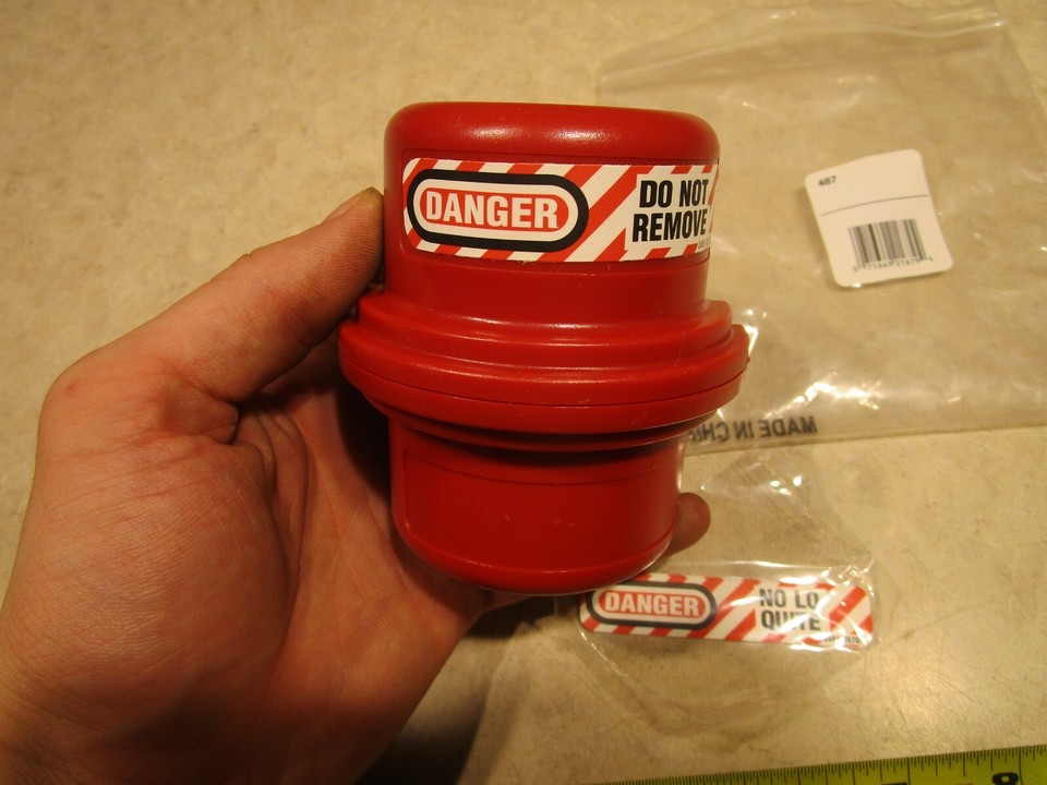 MASTER LOCK, 487 ROTATING ELECTRICAL PLUG LOCKOUT FOR 110V & 220V PLUGS ...