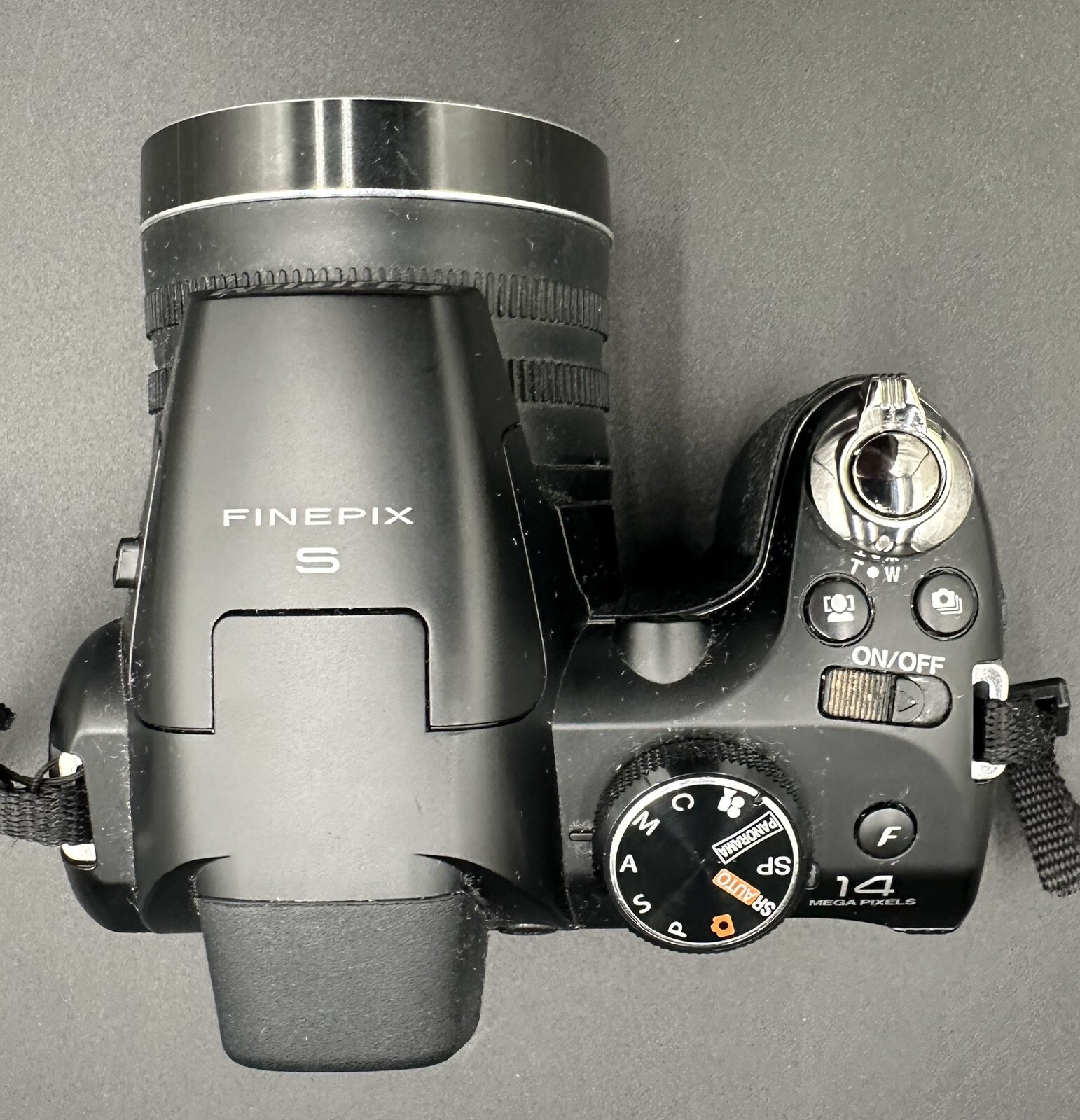 Fujifilm FinePix S4200 14MP Digital Camera Bundle - Black - Tested ...