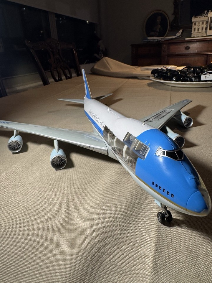 Airforce One 747-400 Model Plane 1/144 scale Interior. Project Cutaway ...