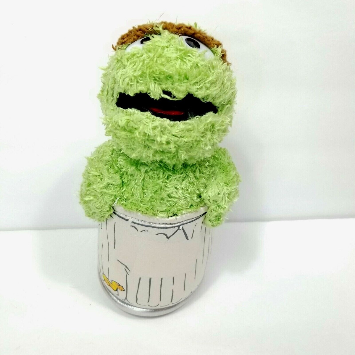 Sesame Street Oscar Trash Sesame Street, Oscar The Grouch Figure, 2.5