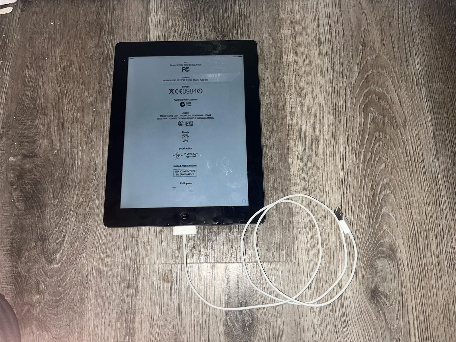 (INCLUDES CHARGER) Apple iPad 2nd Generation 9.7” WiFi 16Gb A1395 ...