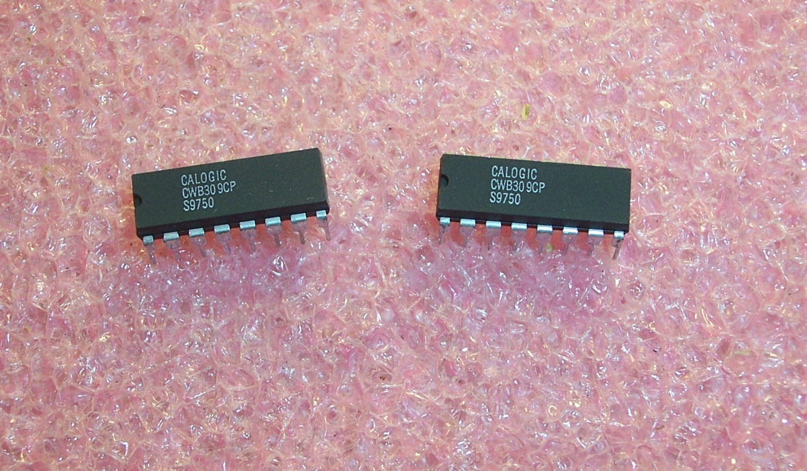 QTY(25) CWB309CP CALOGIC 16 PIN DIP QUAD MONOLITHIC WIDEBAND SPST ...