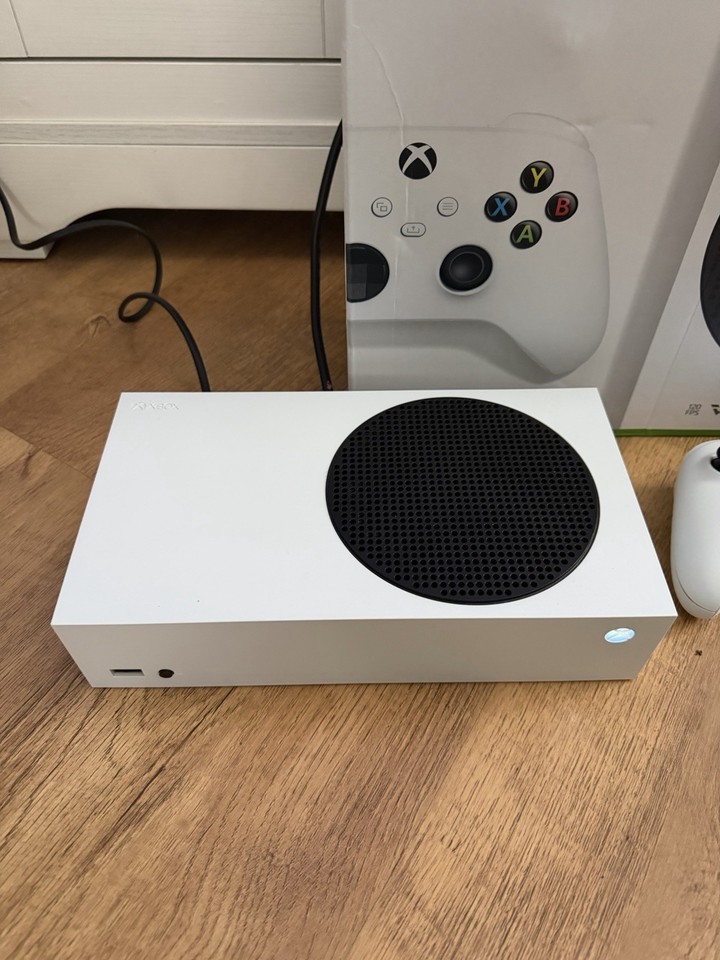 Microsoft Xbox Series S 512GB White Video Game Console with Controller ...