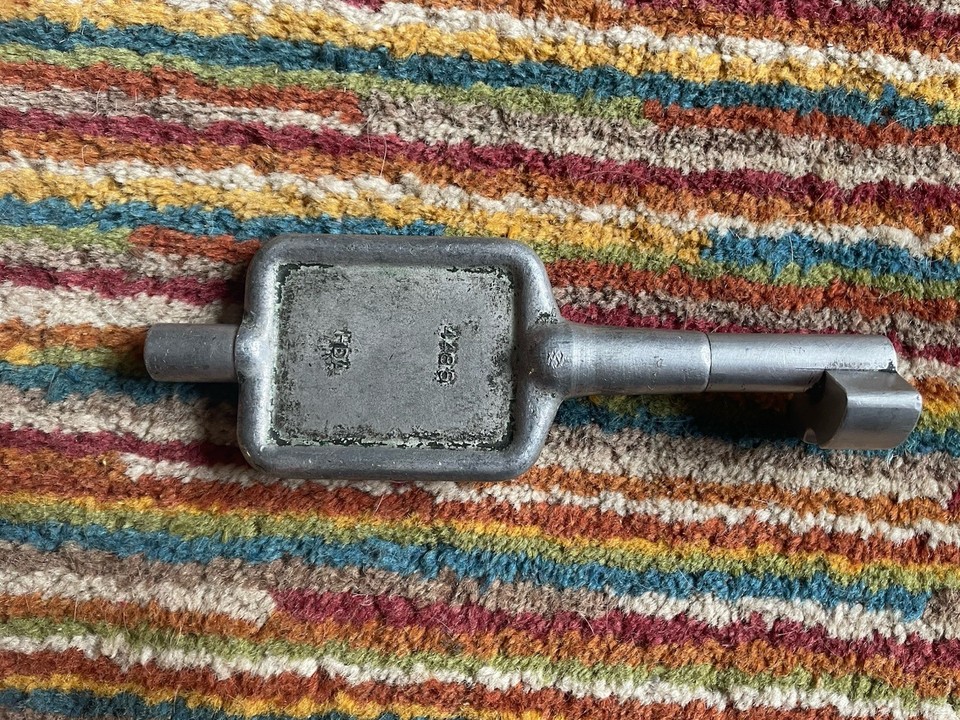 BR-W Tyers No 9 Single Line Aluminium Token Key | eBay UK