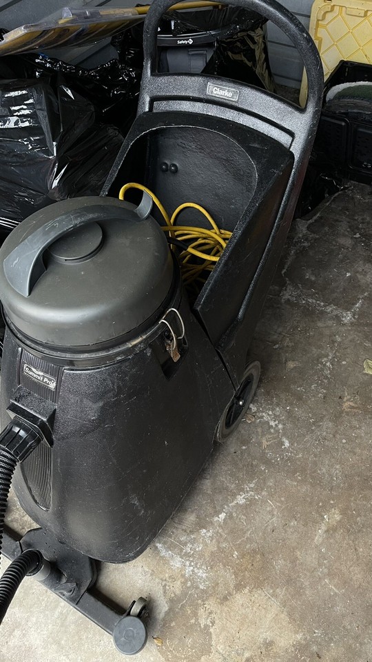 CLARKE SUMMIT PRO 18SQ WET DRY VACUUM | eBay