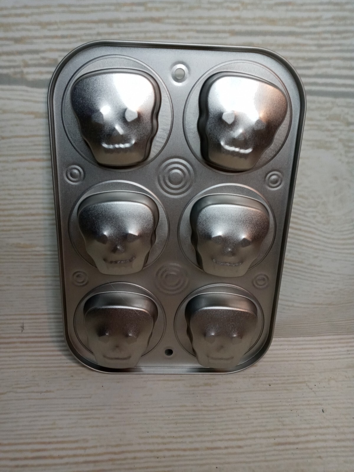 New Halloween 6 Skulls Muffin Cakelet Cake Pan Bakeware Fall Skeleton ...