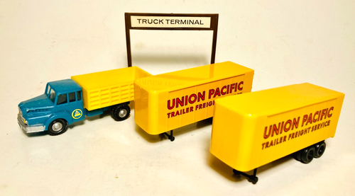 HO Scale AHM Stake Truck, 2 Union Pacific Truck Trailers, Truck ...