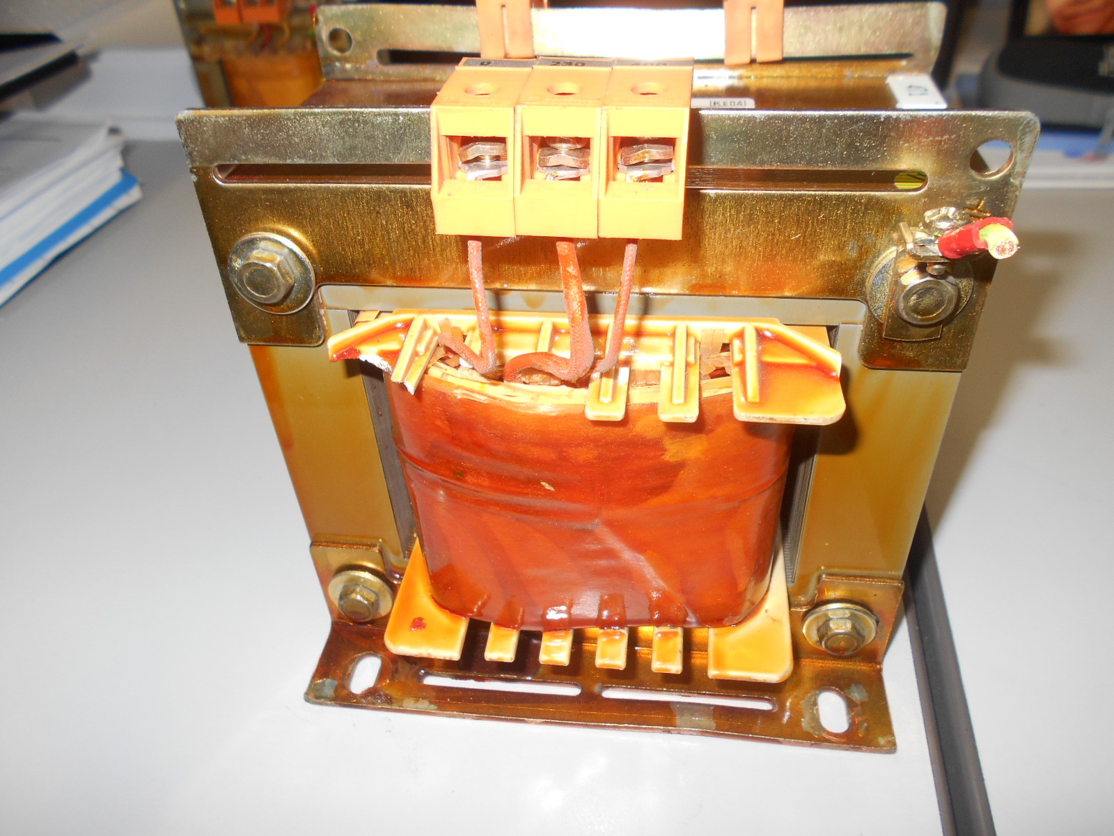 CE MONO PHASE TRANSF. 700VA/2000VA 50/60Hz PRI 230/400V | eBay