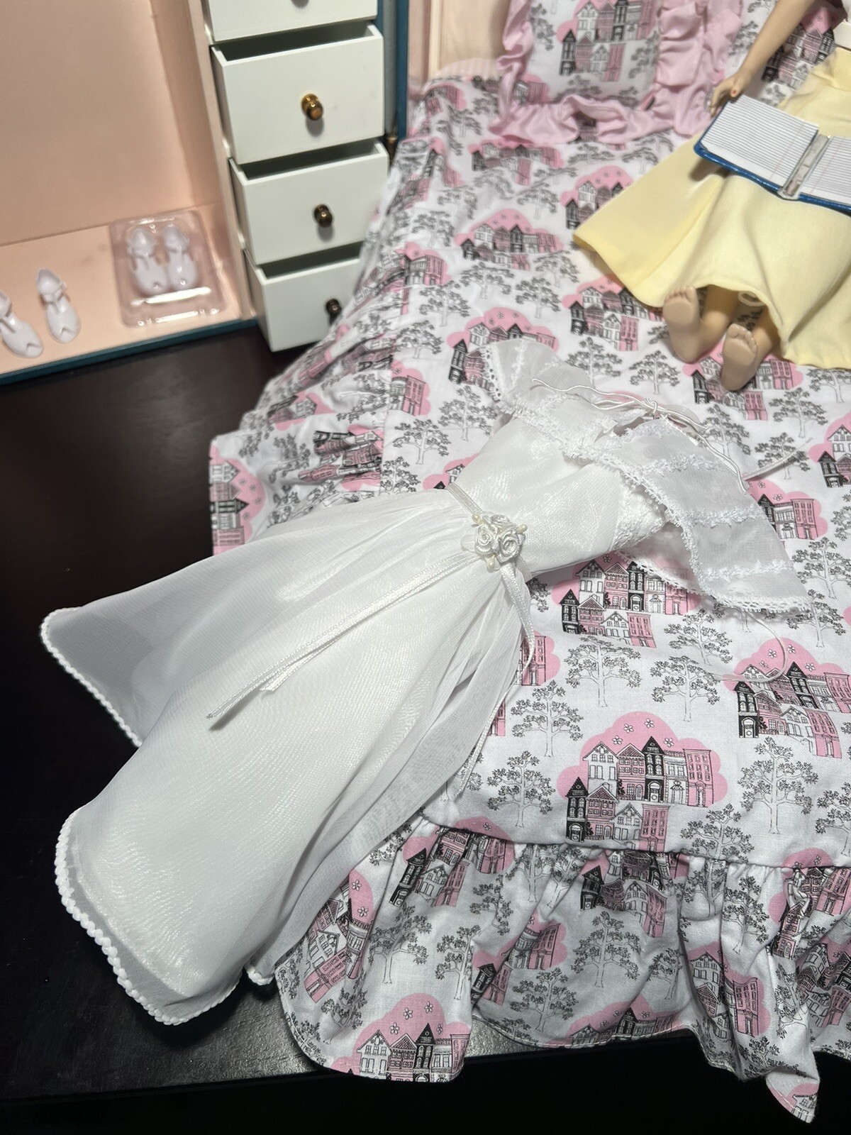 Franklin Mint Grease Sandy Doll with Bedroom Wardrobe Trunk! One of a ...