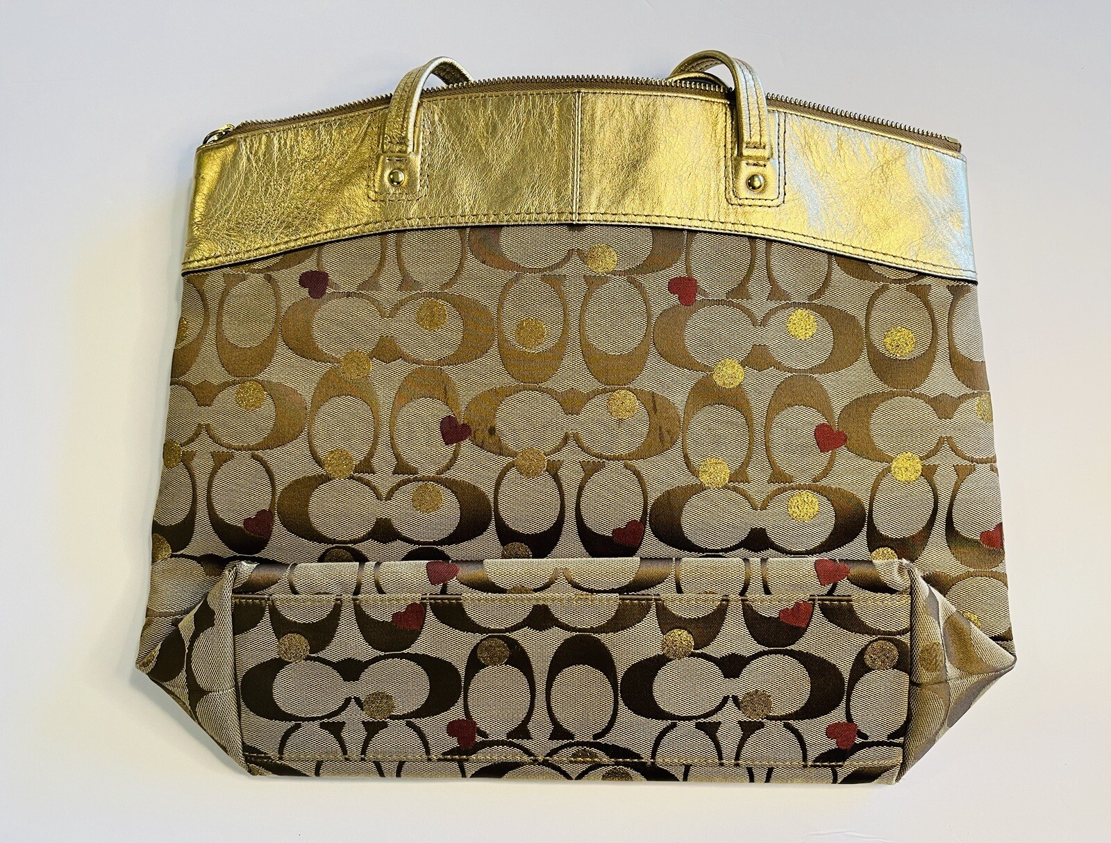 Coach Women’s Classic Laura Signature Gold Large Tote… - Gem