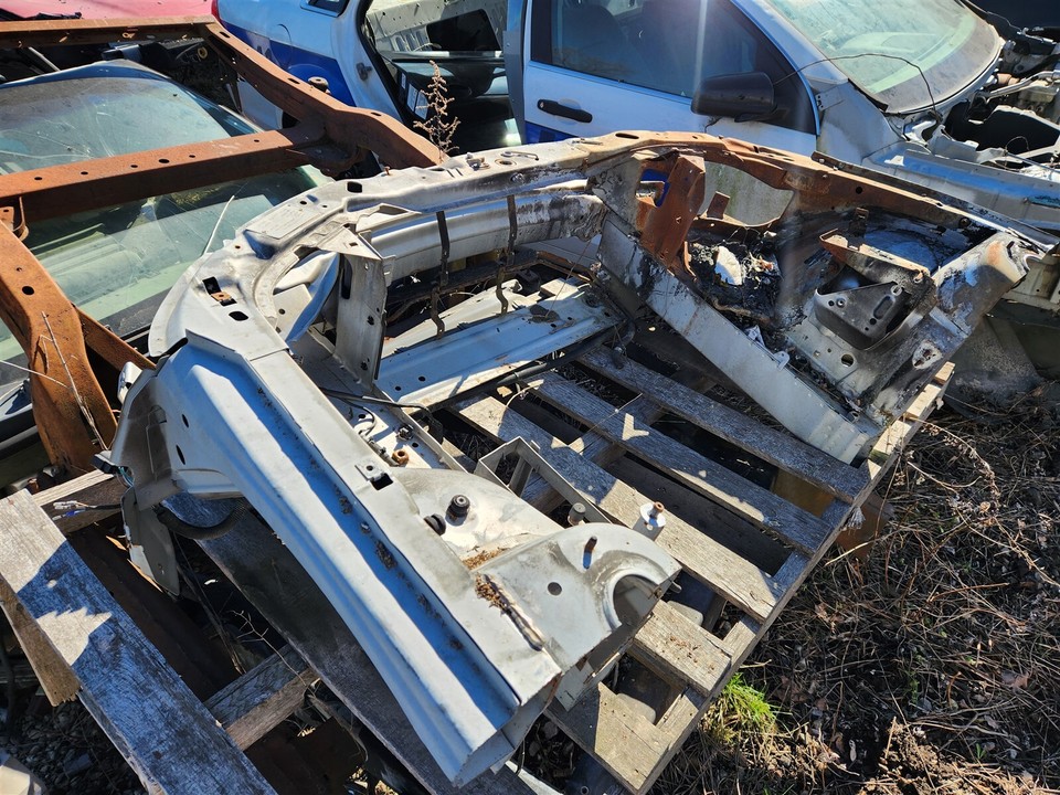 2004 2005 2006 GTO Radiator Core Support FRONT Clip USED 04 05 06 ...