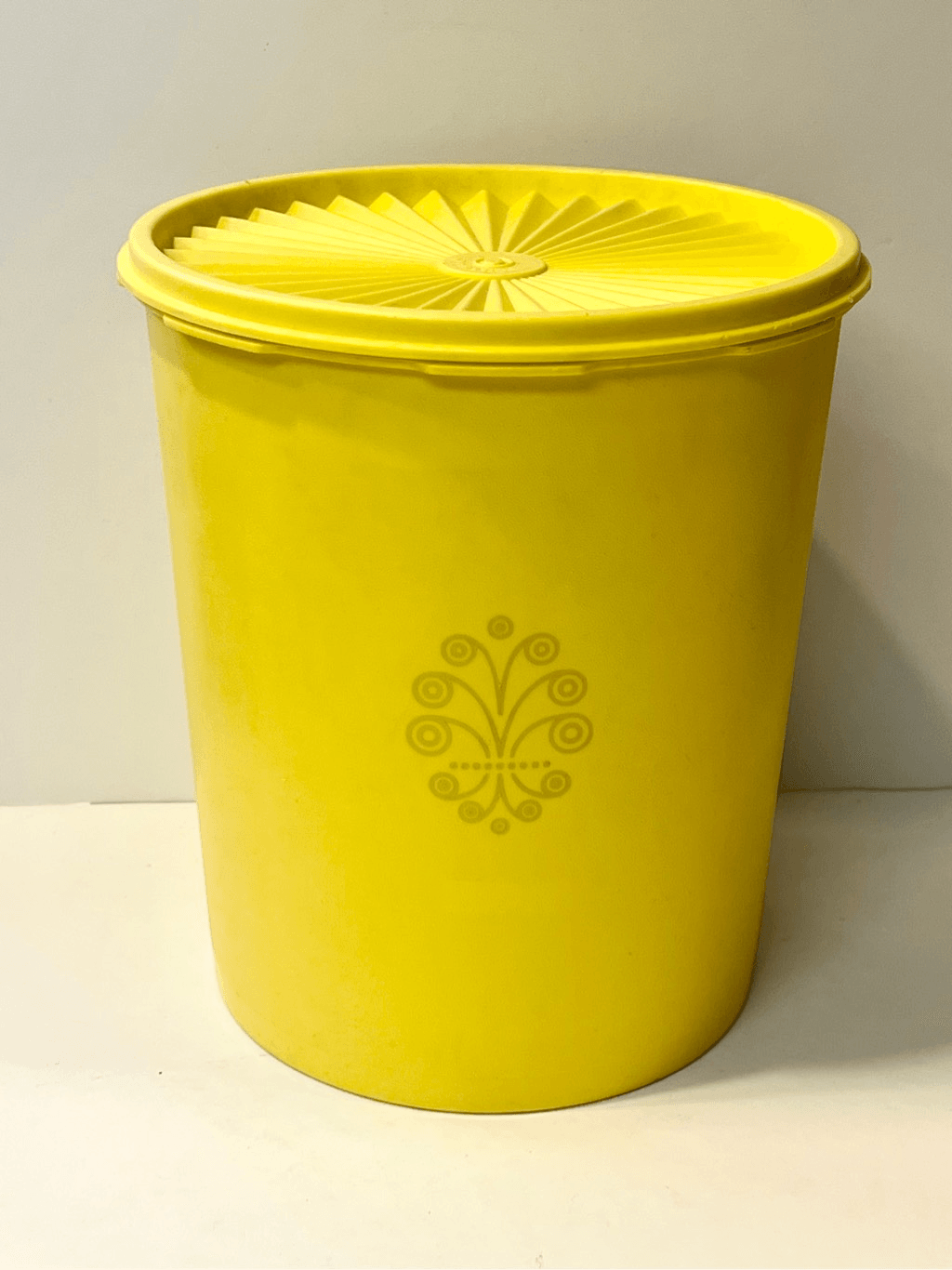 Vintage Tupperware Yellow Servalier Canister Container 805 805-6 w/ Lid ...