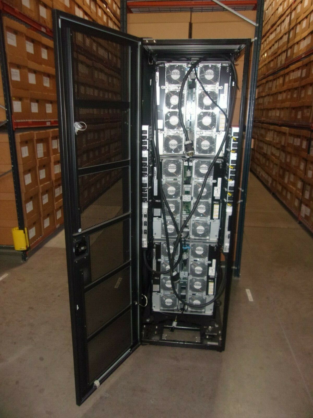 HP XP P9500 (eXtended Platform) STORAGE WORKS DATA STORAGE DISK ARRAY ...