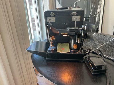 Singer 221-1 Featherweight Sewing Machine With Carrying Case 1946 Free ...