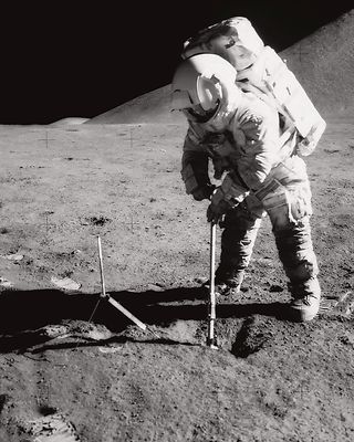 JIM IRWIN APOLLO 15 ASTRONAUT ON THE MOON SURFACE - 8X10 NASA PHOTO (EP ...
