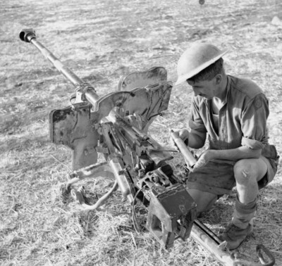 WW2 WWII Photo British Soldier Examines German Anti-Tank Gun World War ...