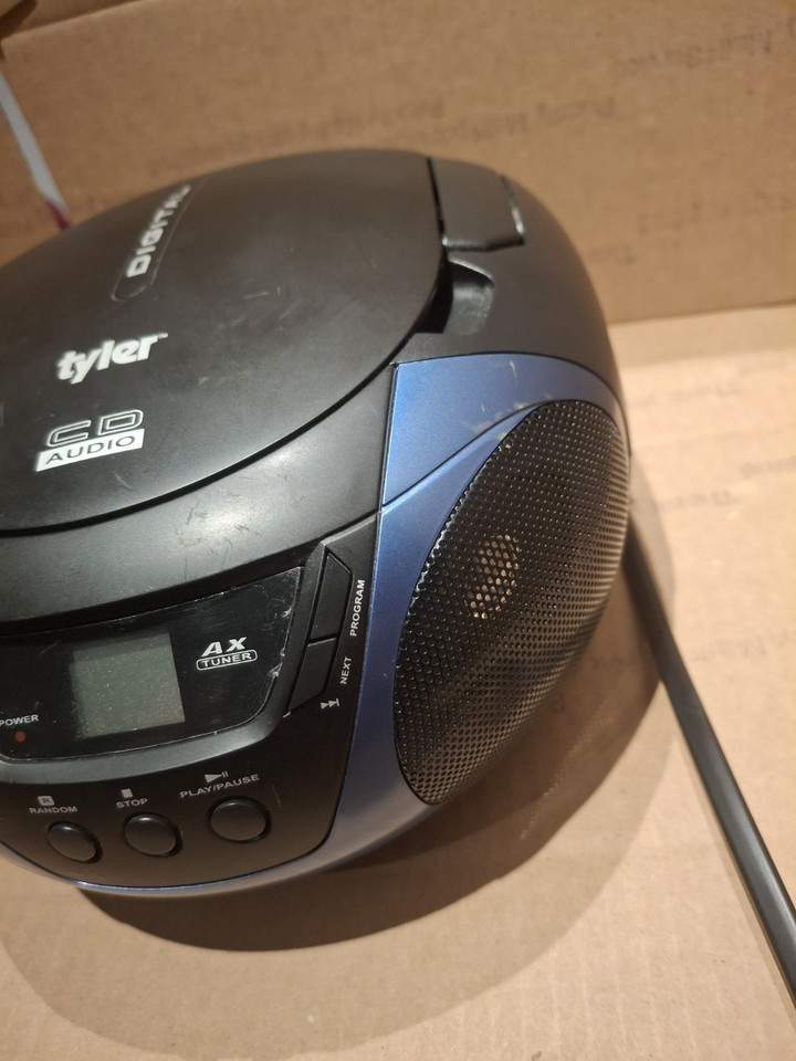 Portable Stereo CD Player Boombox AM/FM Radio Tyler Brand Model TAU101 ...