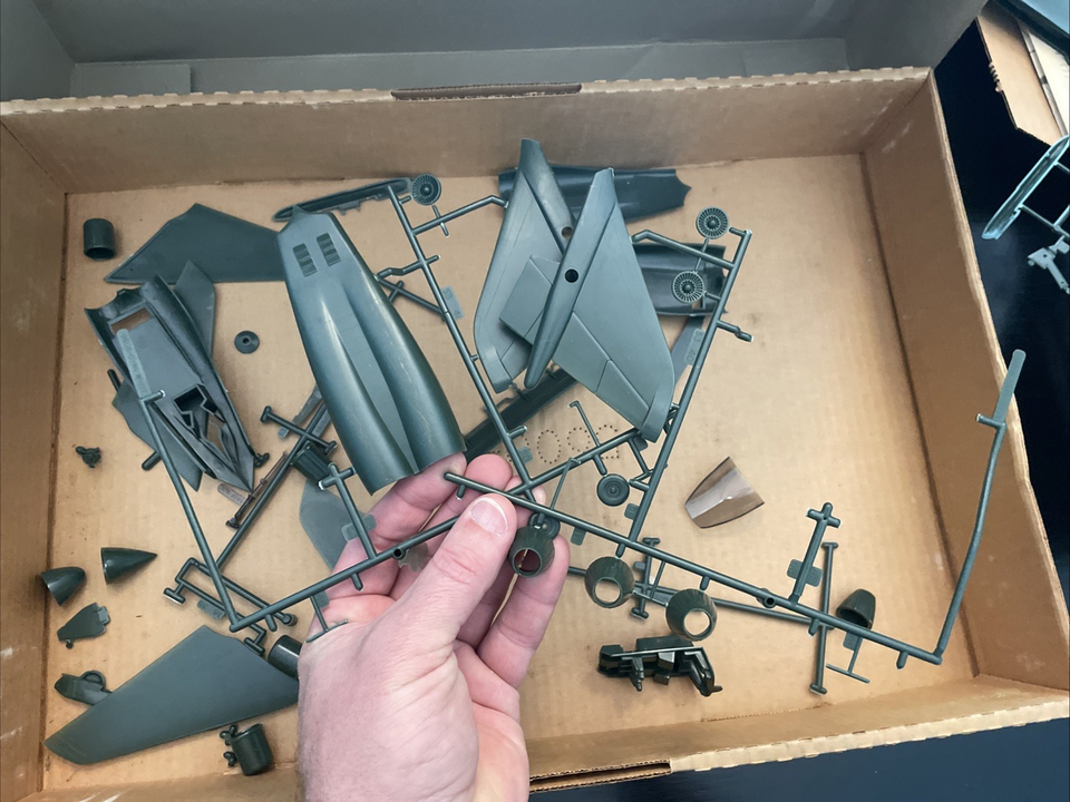 VINTAGE 1986 MONOGRAM MODEL AIRPLANE KIT 1:72 B-1B STRATEGIC BOMBER w ...