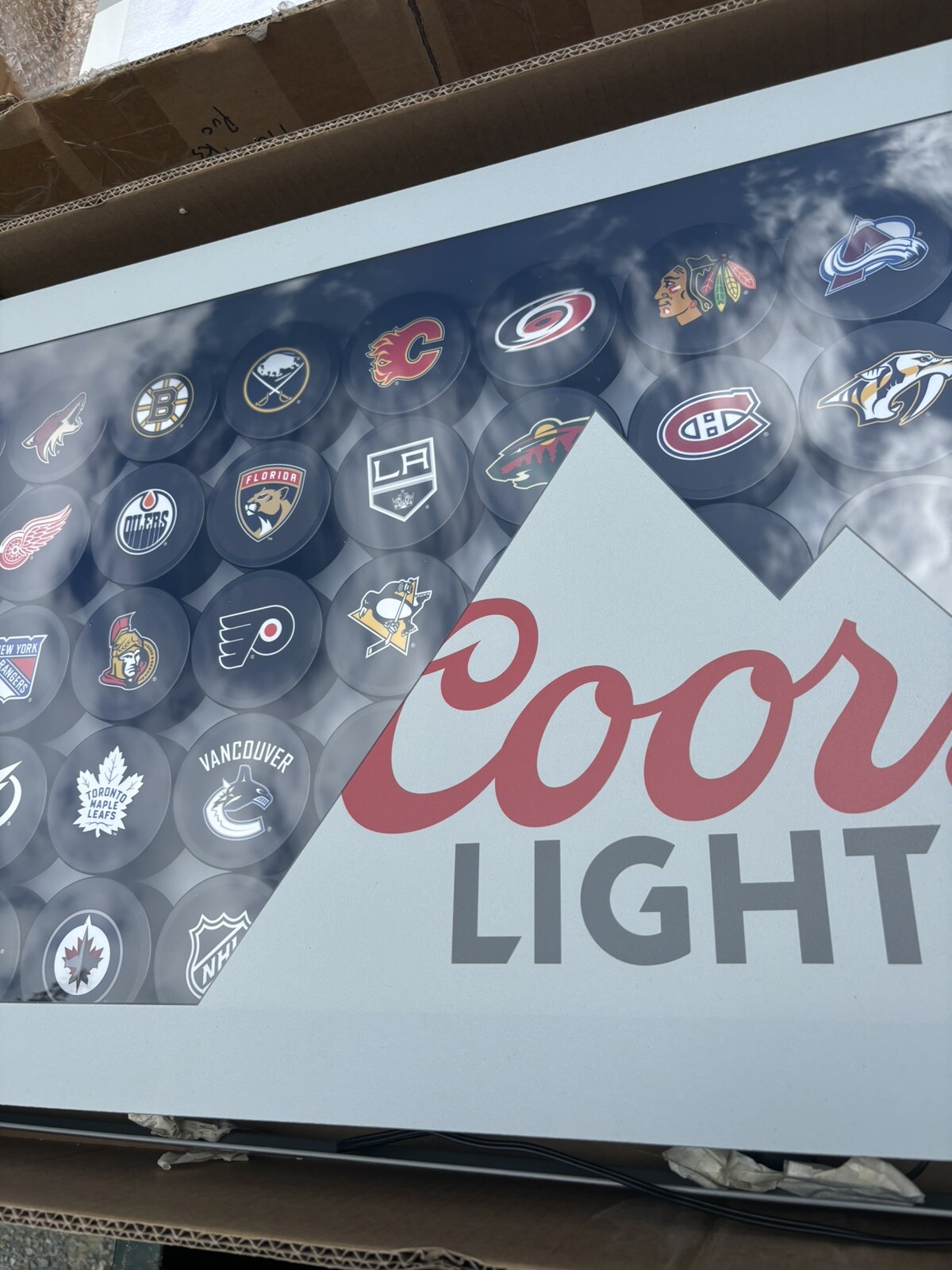 RARE COORS LIGHT LED NHL HOCKEY TEAM PUCKS SHADOW BOX PLAQUE MIRROR ...