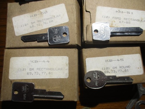 Old keys never been used approximately 67 keys----------different kinds ...