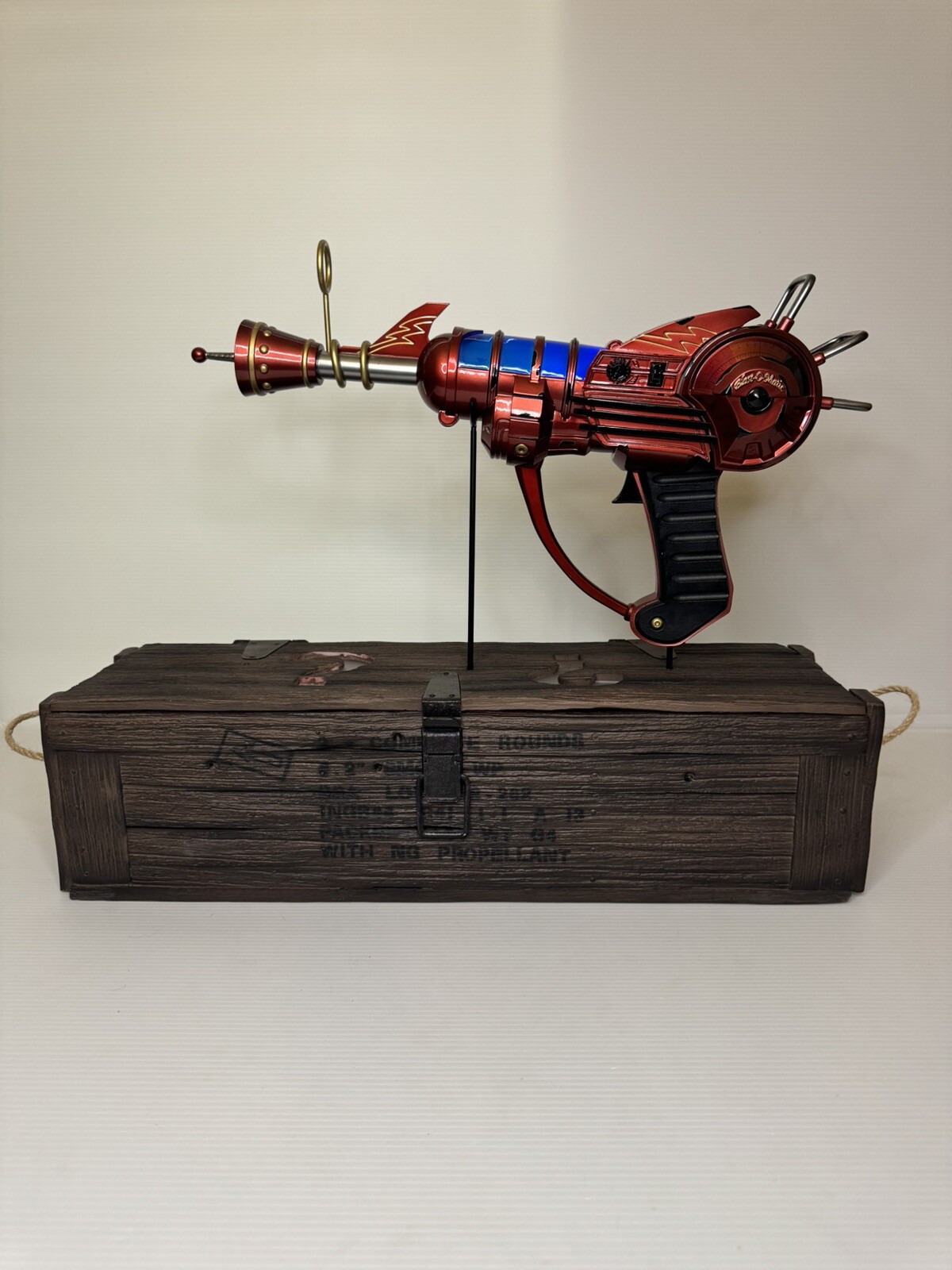 OFFICIAL Call of Duty Ray Gun Statue Built in LED lights 1:1 scale #718 ...