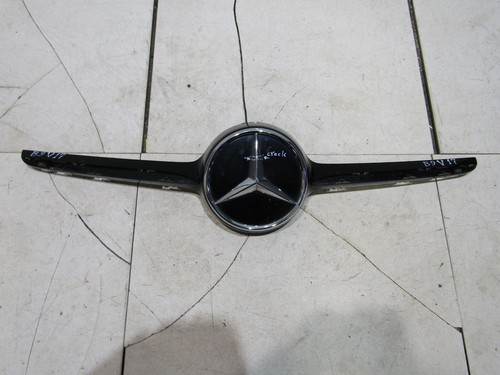 MERCEDES C CLASS W205 RADIATOR GRILL CENTRE MOULDING P/N A2058881100 ...