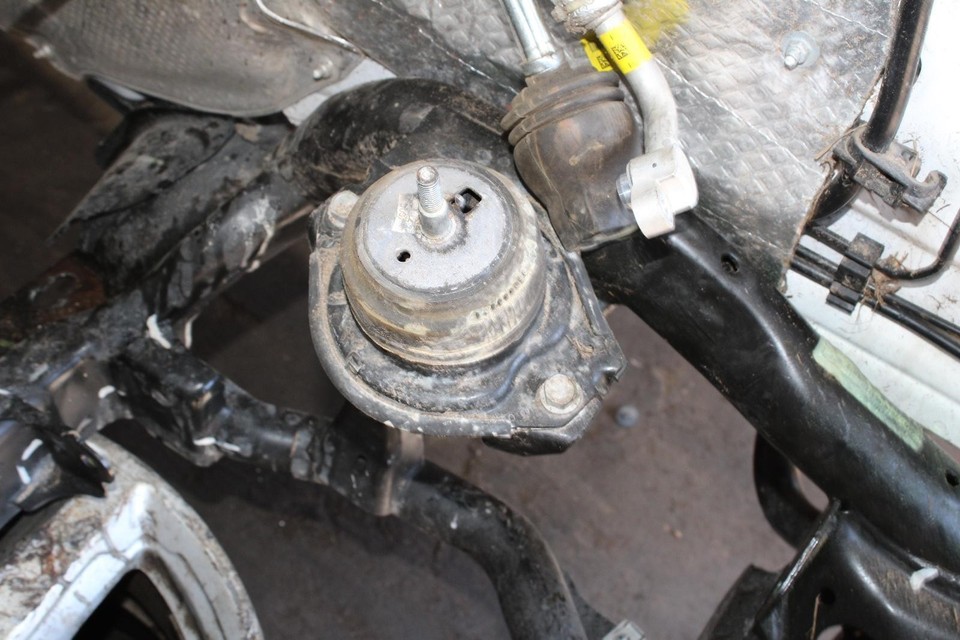 16-22 Grand Cherokee 3.6L Motor Engine Crossmember Subframe Crossmember ...