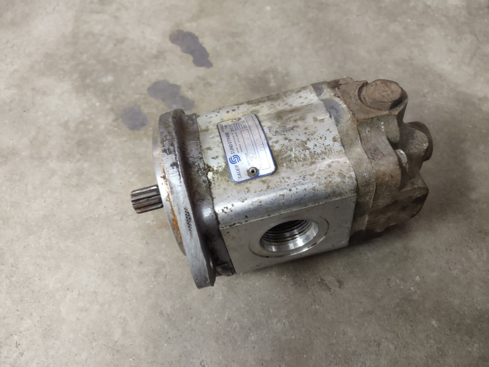 2530-01-368-9501 POWER STEERING PUMP TRUCK 12414372 12414372 FMTV LMTV ...