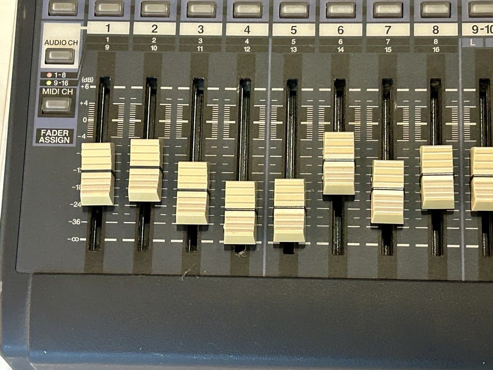 Roland VM-3100 Pro V-Mixing Station 24 bit 20 Channel MIDI with adapter ...